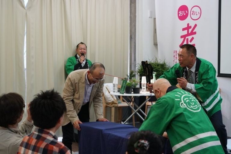 👨‍🦲 Tir à la corde pour chauves : un sport insolite venu du Japon